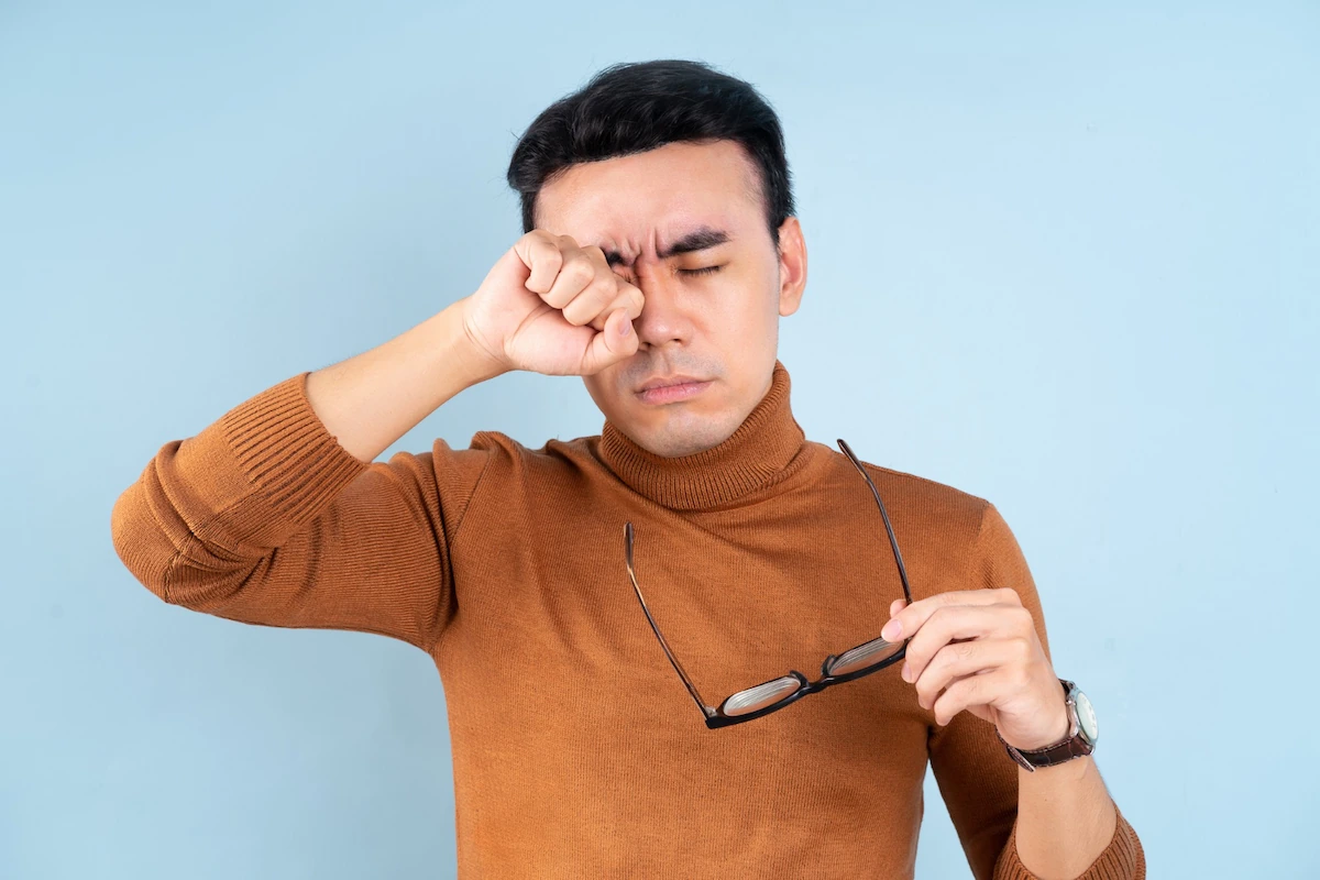 Kedutan Mata Kanan Atas: Penyebab, Arti, & Cara Mengatasinya Menurut ...