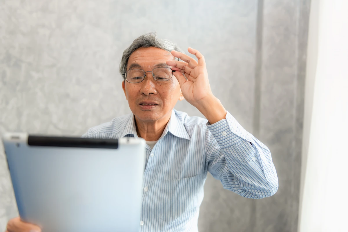 Presbiopi (Mata Tua) - Penyebab, Gejala, dan Bedanya dengan ...